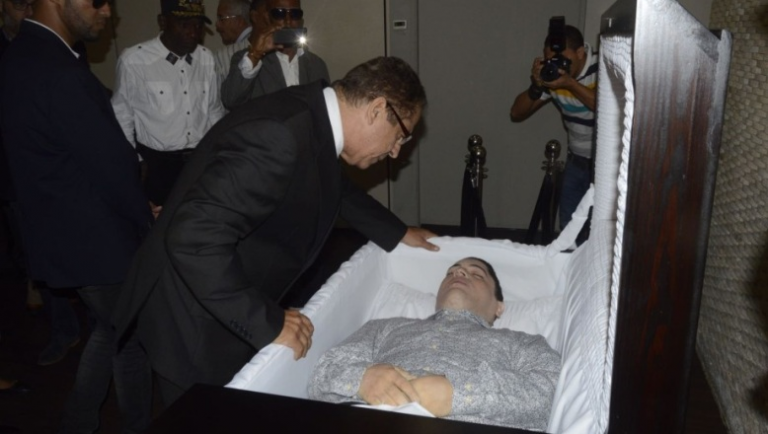 Sepultan los restos de Pércival Matos en el cementerio de la Máximo ...