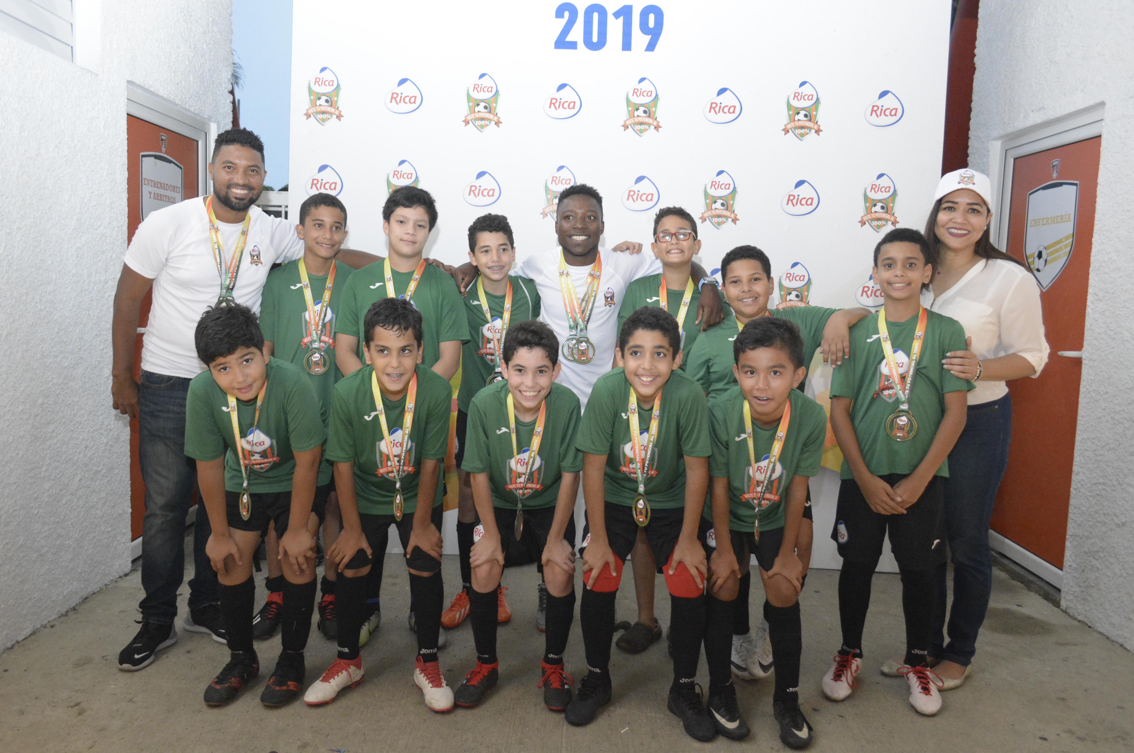 Equipos Iberia y New Horizons campeones Copa Rica de Fútbol en Santiago ...