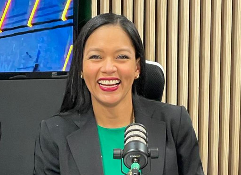 Amirís Pérez Familia: pre candidata a diputada de Ultramar (OPINION ...