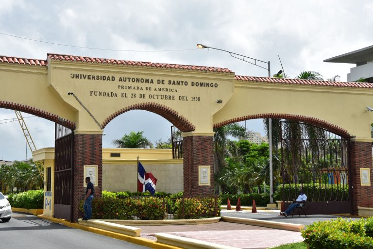 Nepotismo: una herida silenciosa en la UASD | AlMomento.net - Noticias ...